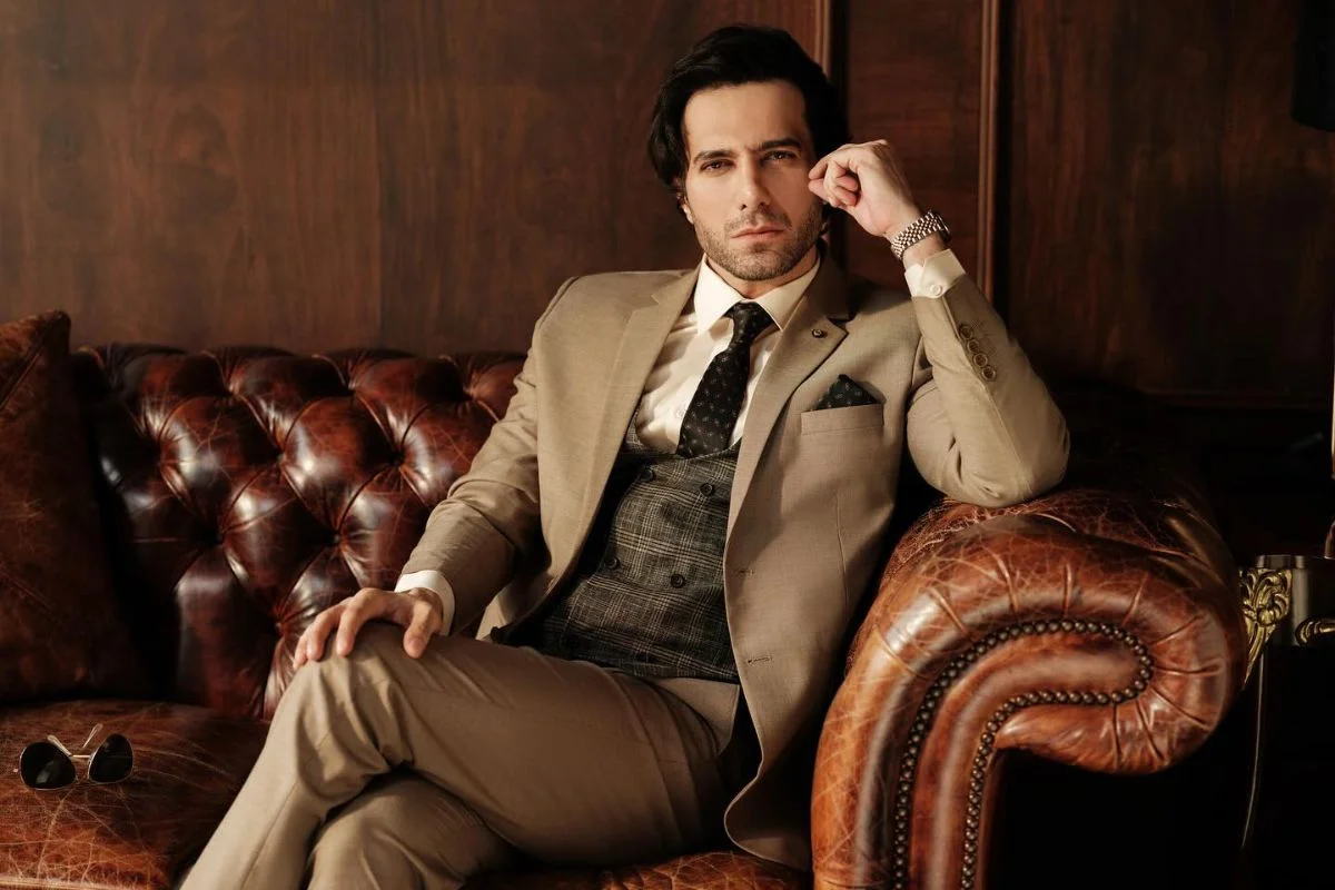 Emmad Irfani Biography, Age, Wife, Dramas, & Net Worth